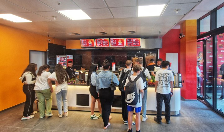 DER RAPPER MASSIV UND SEIN „BABA´S DÖNER“