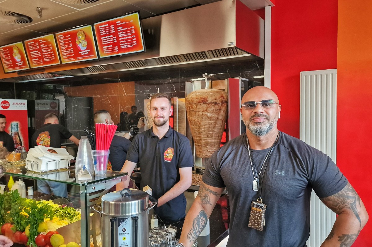 DER RAPPER MASSIV UND SEIN „BABA´S DÖNER“